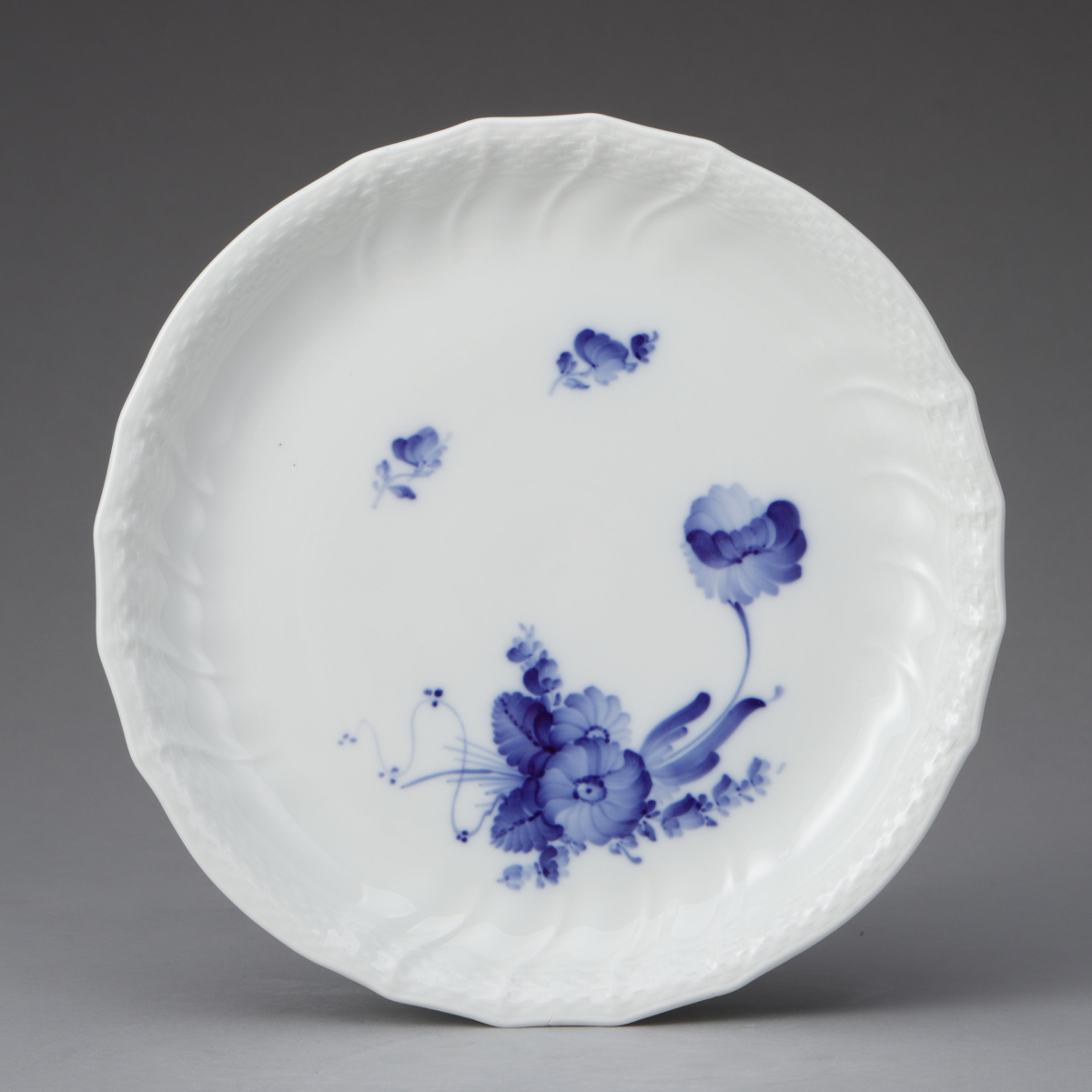 "Blå Blomst (Blue Flower) Curved" Tray | 문정미술관